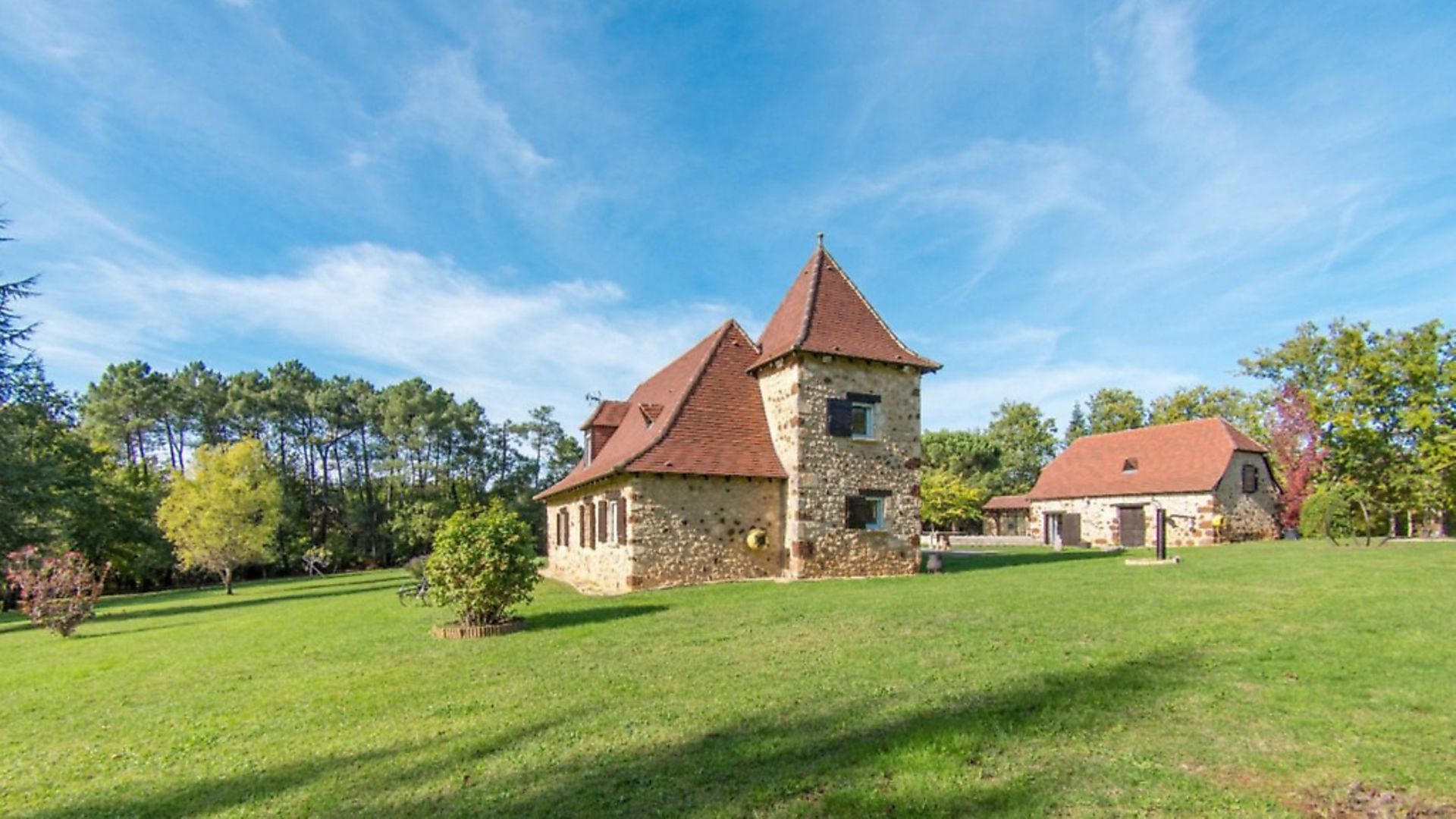 French President Emmanuel Macron has rolled out the red carpet to ...
