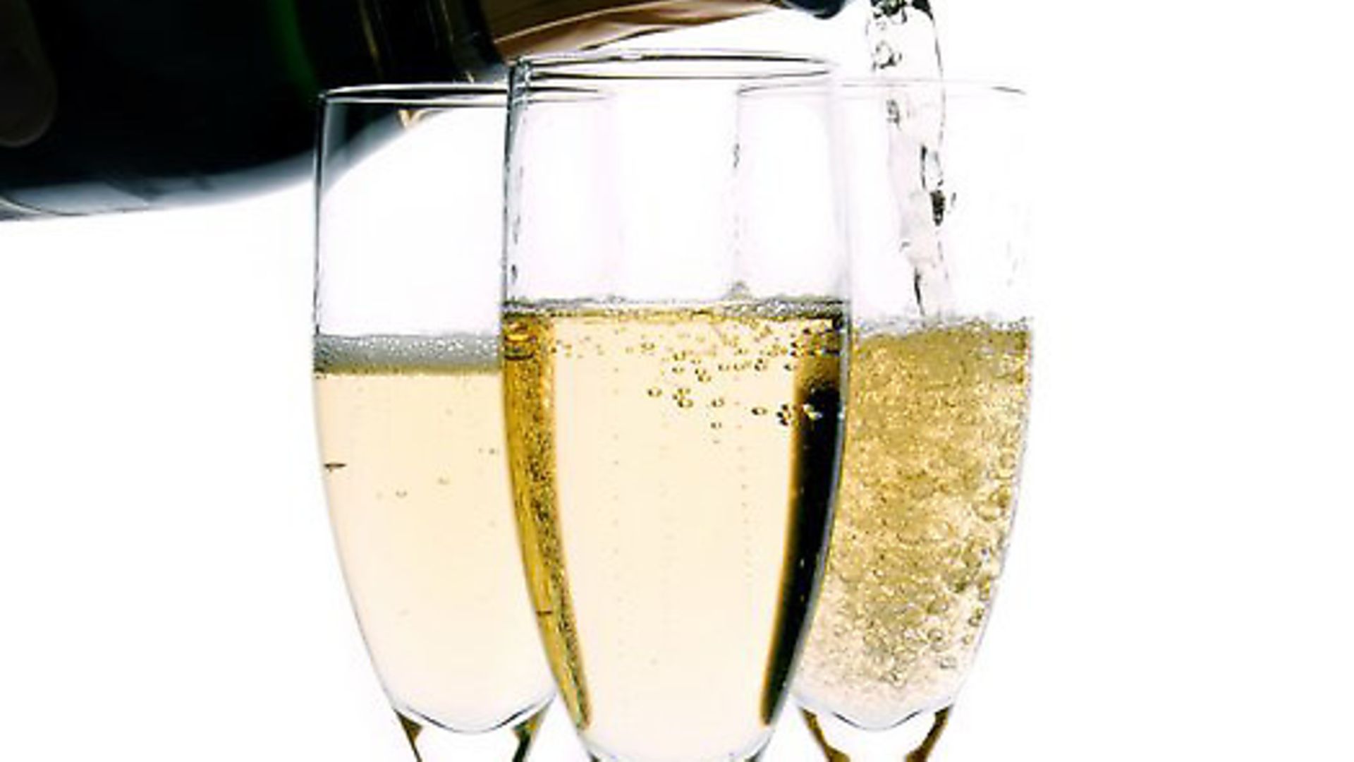 5 easy steps to pour the perfect glass of champagne - Complete France