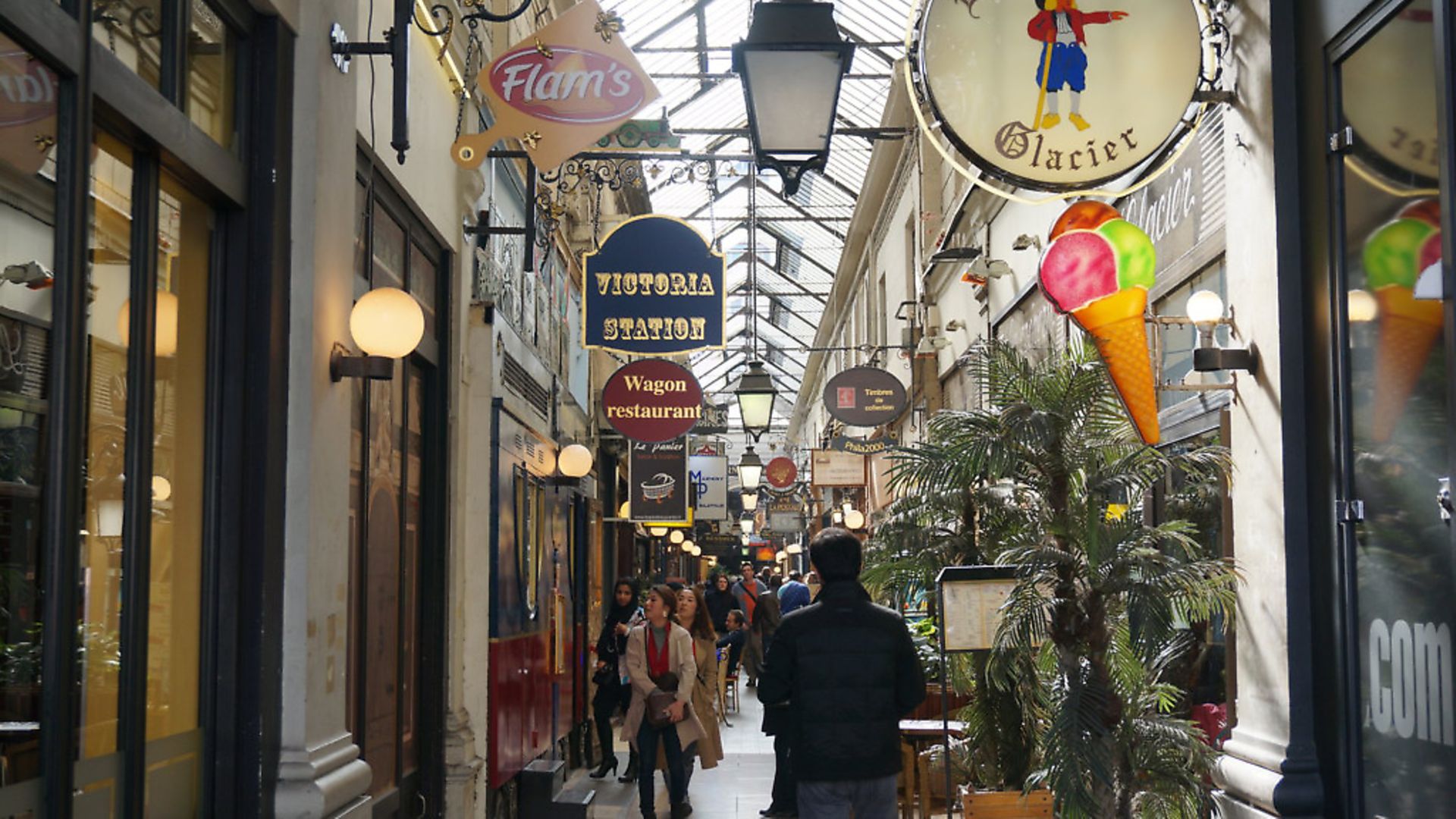 Explore the grands boulevards of Paris - Complete France