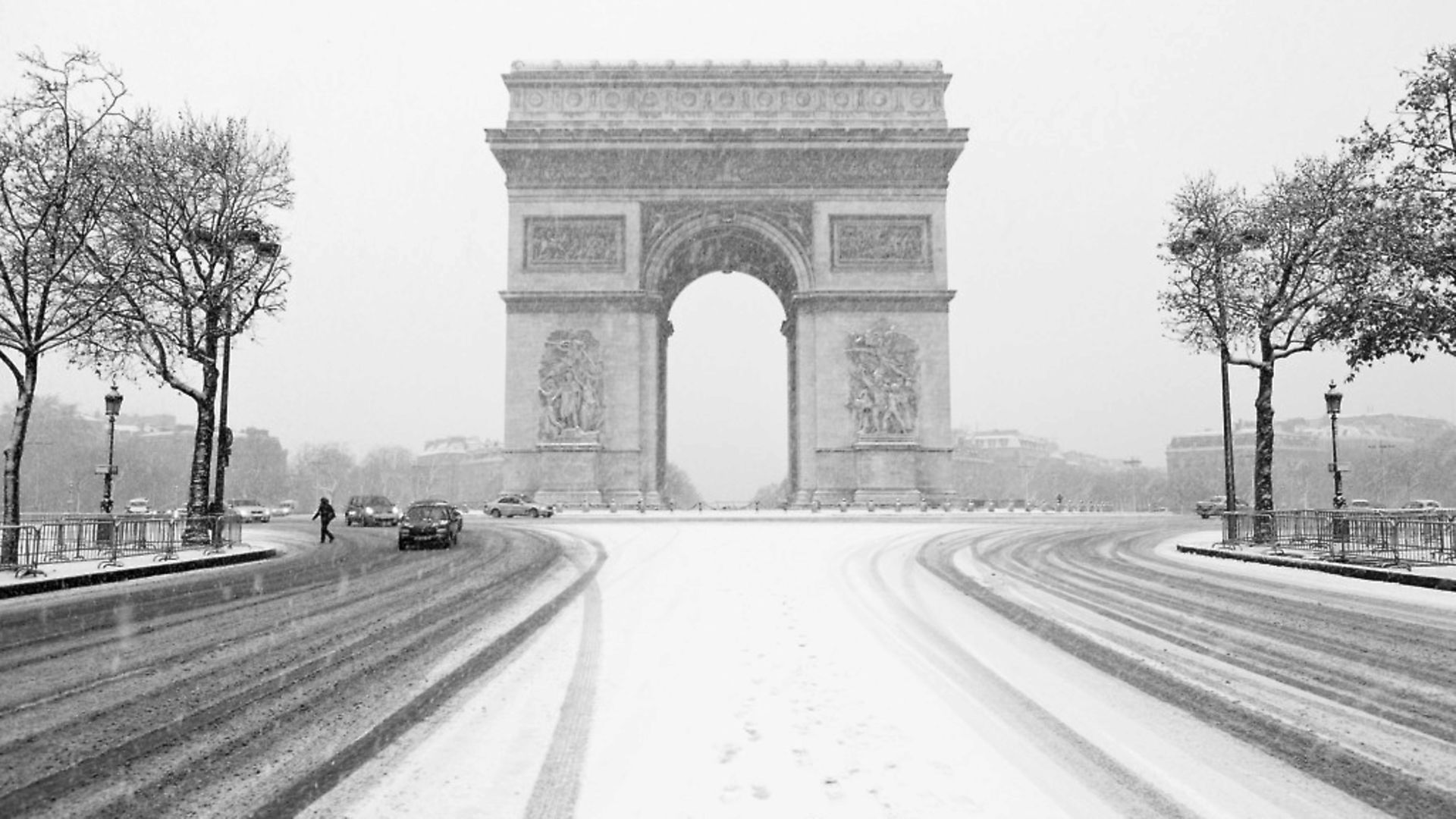 The biggest snowfall in decades fell on Paris and it looks like a fairy ...