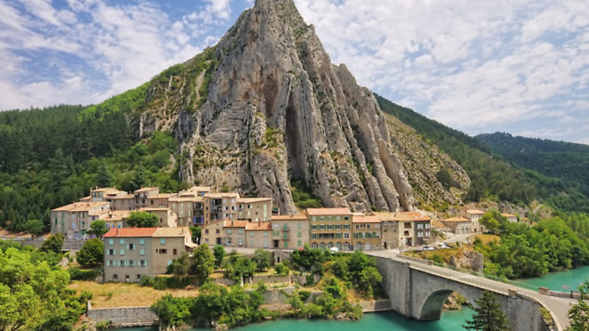 You need to drive these beautiful routes in France - Complete France